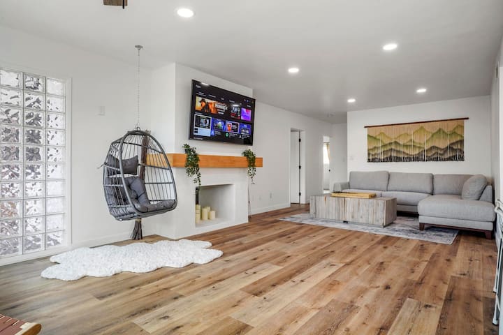 Ocean Beach 4br Beach House W/ Parking - San Diego, CA