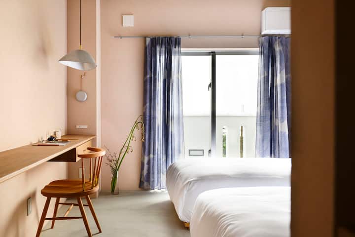 Standard Room B - Writing【meguru | 巡】 - Ishigaki