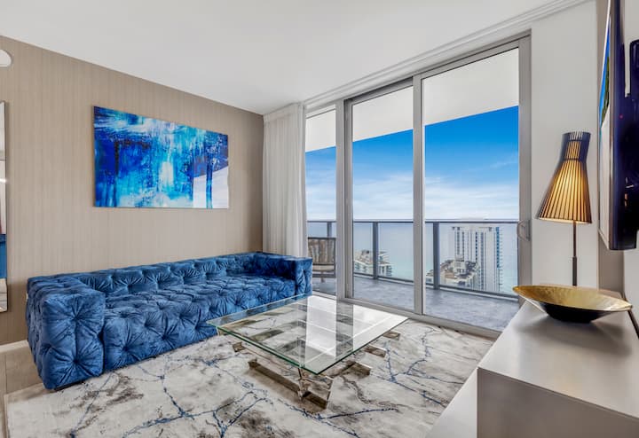 Luxury Ocean-view Retreat 𝙗𝙮 𝙎𝙏𝘼𝙔 𝙏𝙊𝘿𝘼𝙔 - Hallandale Beach, FL
