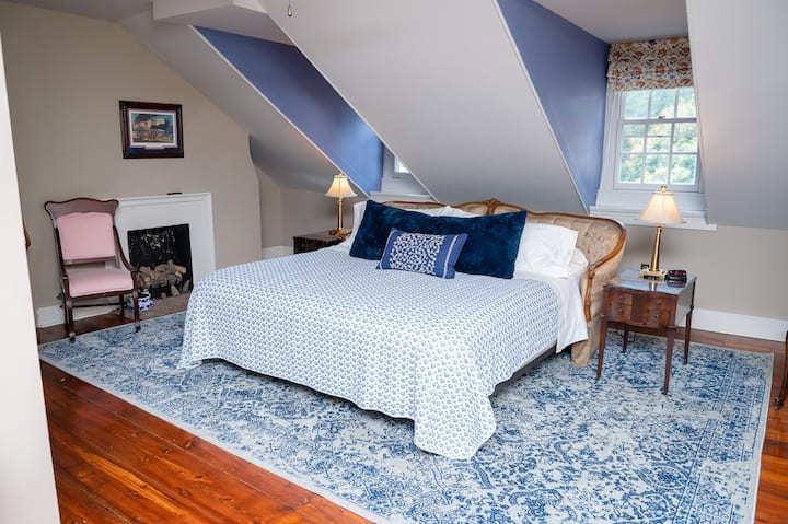 The King Suite, The Crown Jewel Of Our Inn - Bensalem, PA