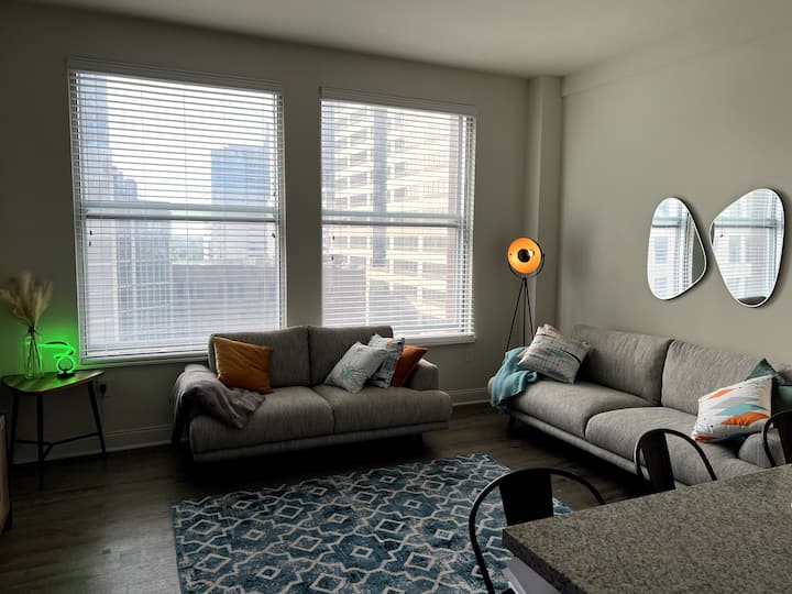 12th Fl. Penn St. Stunner In Downtown Indy - Indianapolis, IN