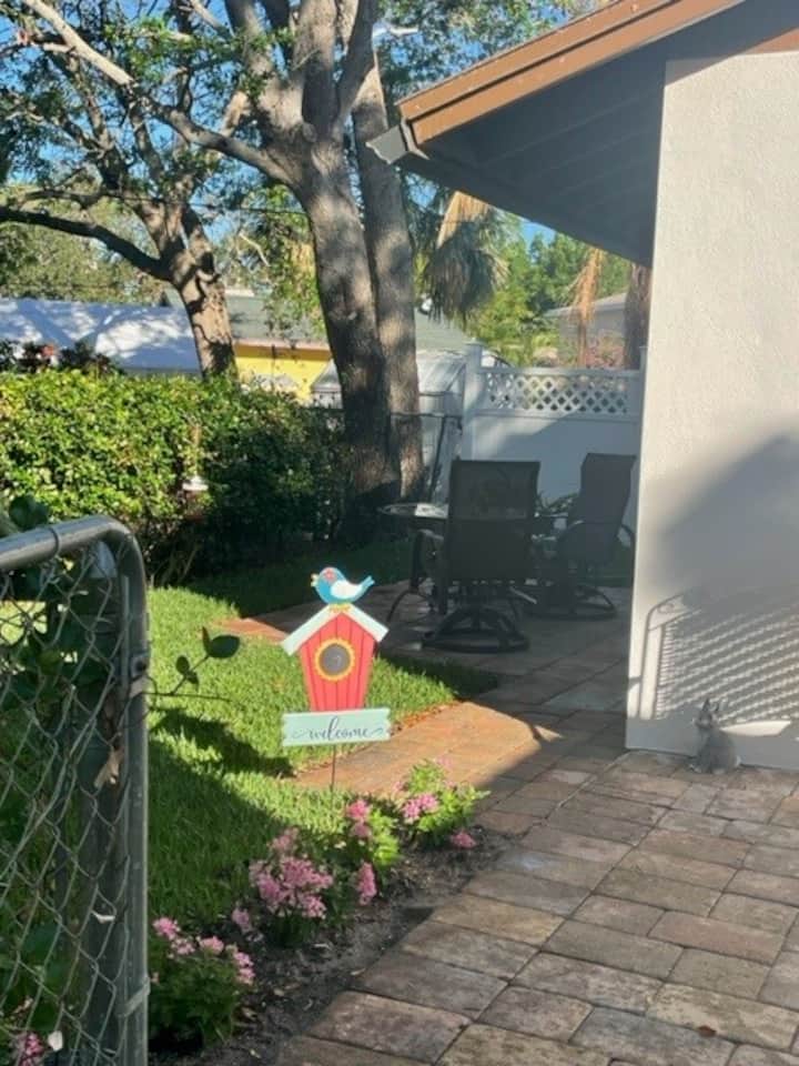 Happy Beach Casita! Dogs Welcome! - Venice, FL
