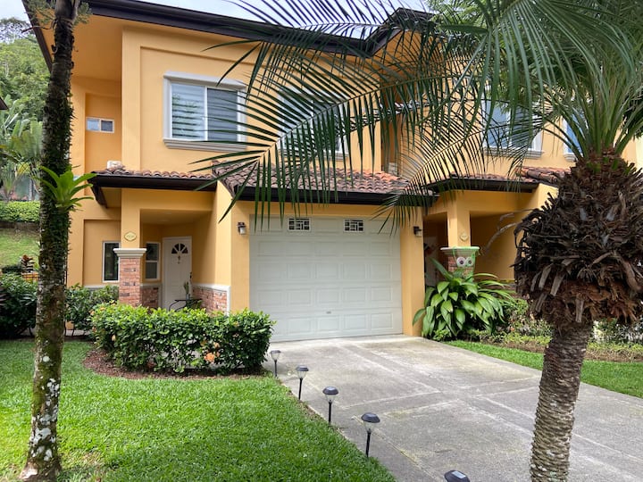 Pacific Beach House, Herradura Costa Rica. - Playa Herradura