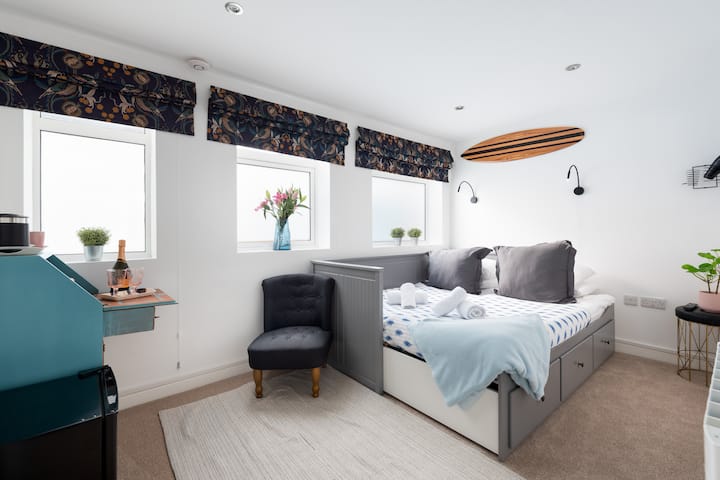 Trig-private Studio, Courtyard, Walk To Fistral - Newquay