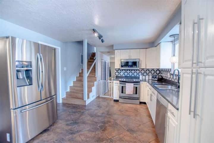 Charismatic And Clean Home With Spa, Pool And Gym. - Reno, NV