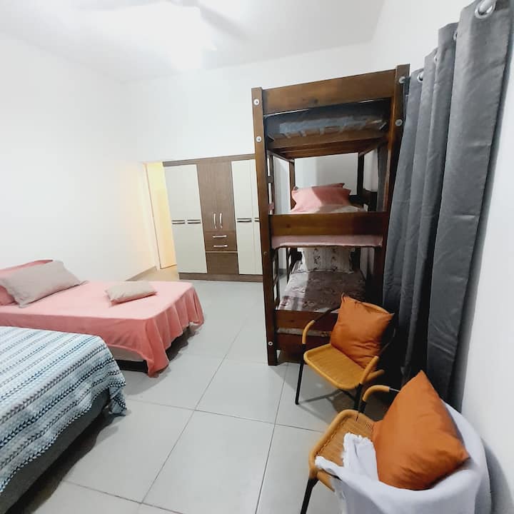 Muito Espaço - 4 Qtos, 5 Banheiros E 5 Vagas Carro - Campo Grande