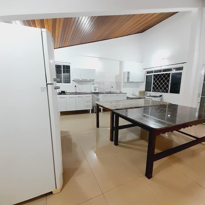 Casa - 3 Quartos Com Ar Condicionado E 4 Banheiros - Campo Grande