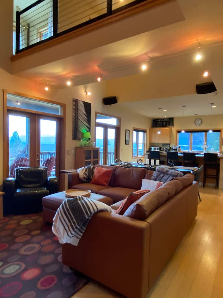 Gorgeous Gorge & Mt View! Clean, Comfy, Spacious! - White Salmon, WA