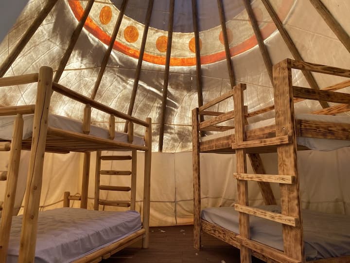 1 Bedroom Teepee For Up To 5 People - Magic Mountain, CA