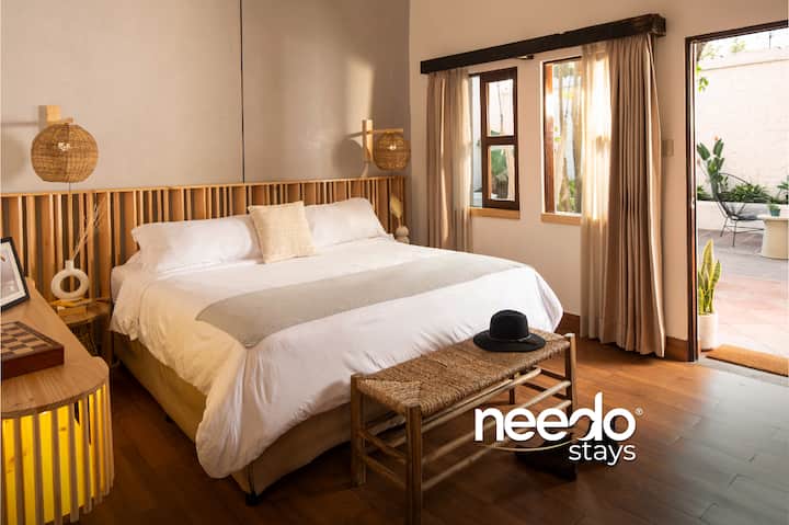 B) King Bed Unit With Netflix, Walking Distance #6 - Guatemala