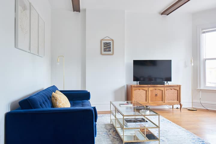 2 Bedrooms In Vibrant Neighbourhood - カナダ ハミルトン