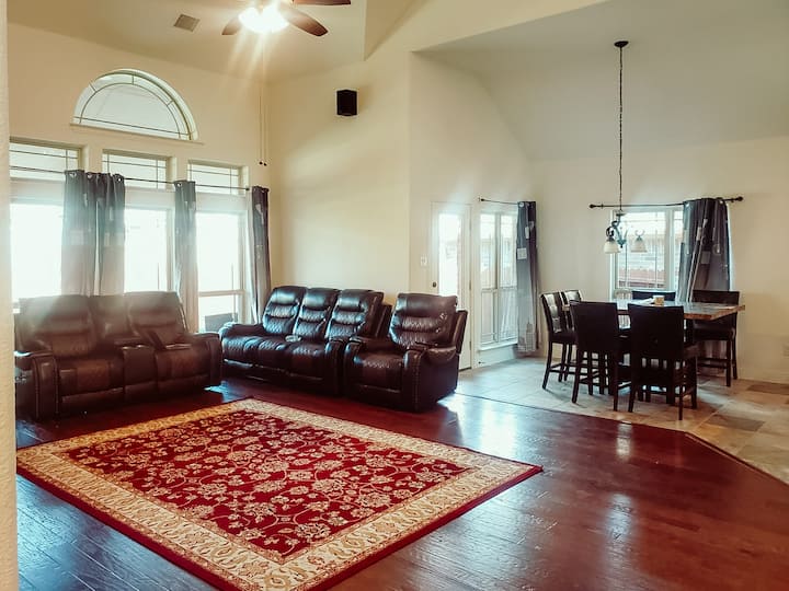 1 Bedroom Room With Separate Sink Shared Shower - Fort Worth, TX