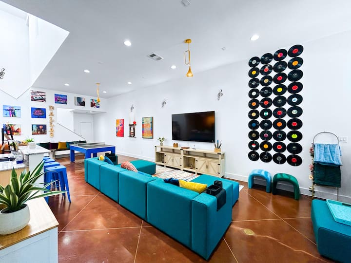 Dallas Townhome• 2car Garage•jumbo Games,  Puttery - Dallas, TX