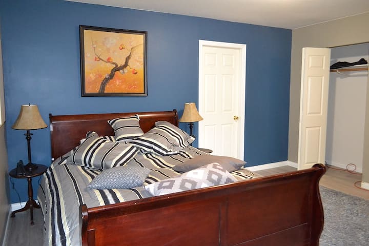 Adorable Spacious 1 Bedroom Suite - Surrey