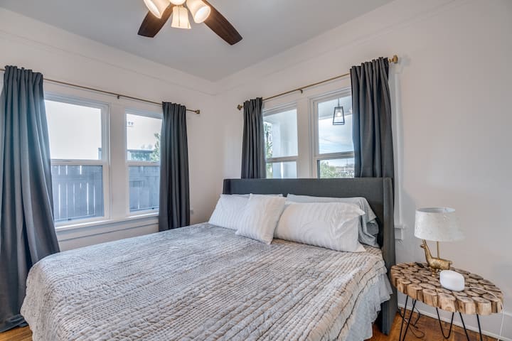 1926 Historic Duplex | Near U Of A | 1 Br | 1 Ba - Tucson, AZ