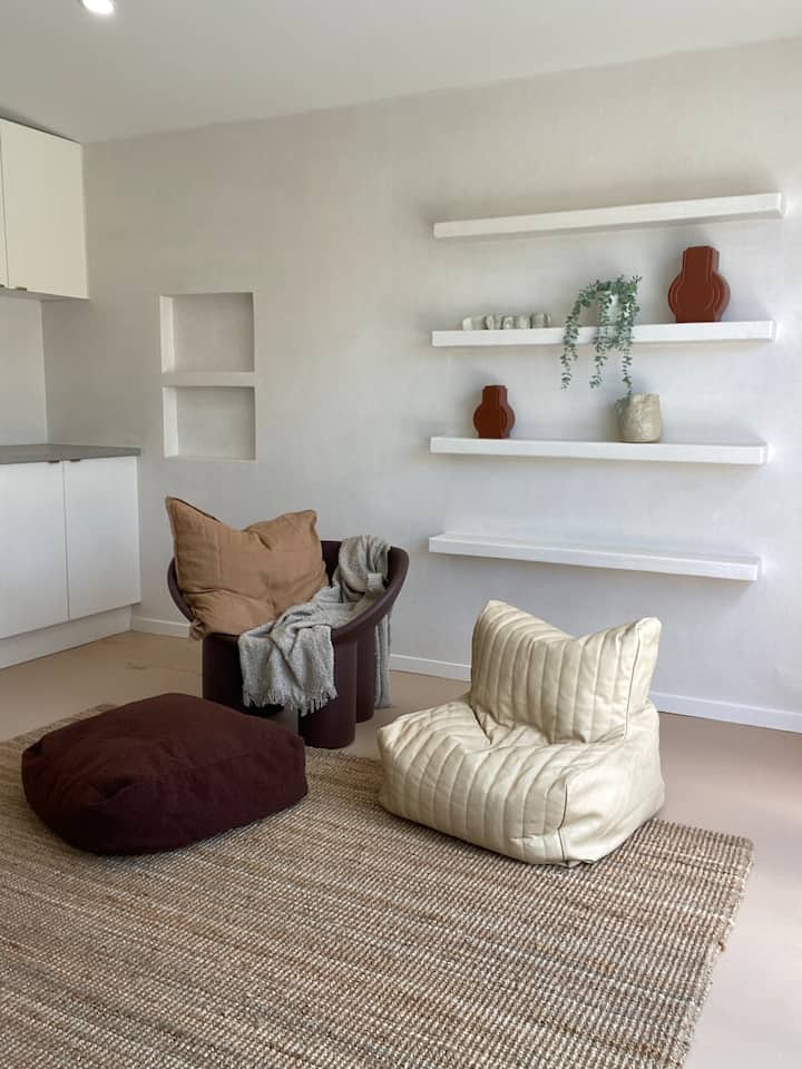 Adorable 1 Bedroom Guest House With Parking - Coolangatta