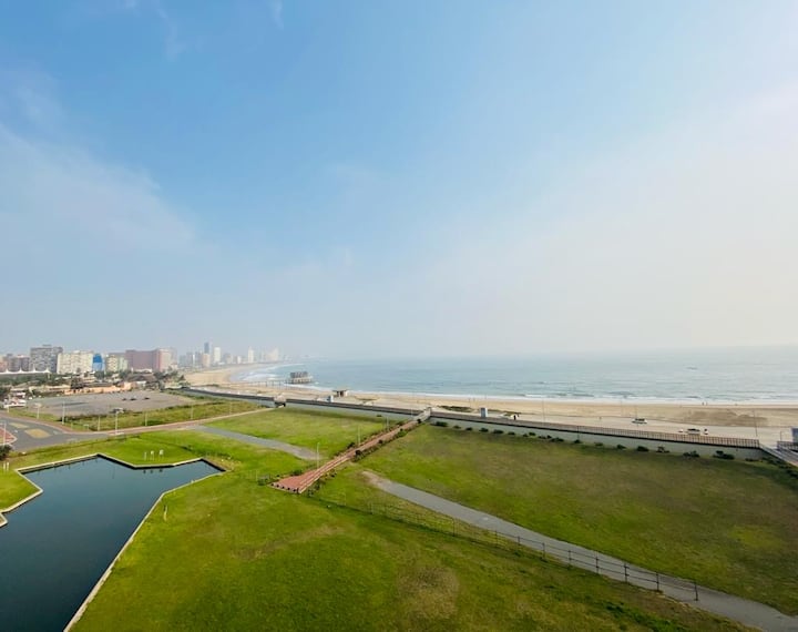 The Waves 2-2 Bedroom Beachfront Apartment - Durban
