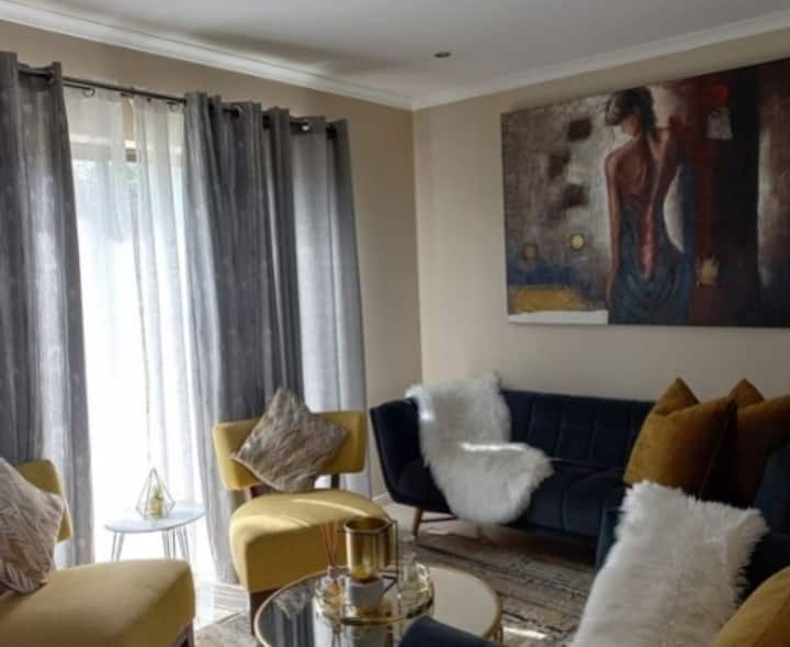Cheerful 3-bedroom Home - East London