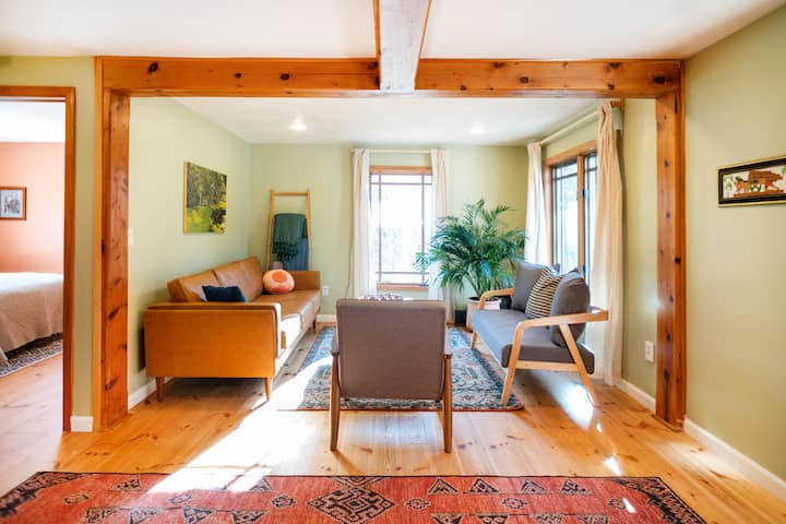 Quiet Catskill Getaway With Hot Tub - 利茲