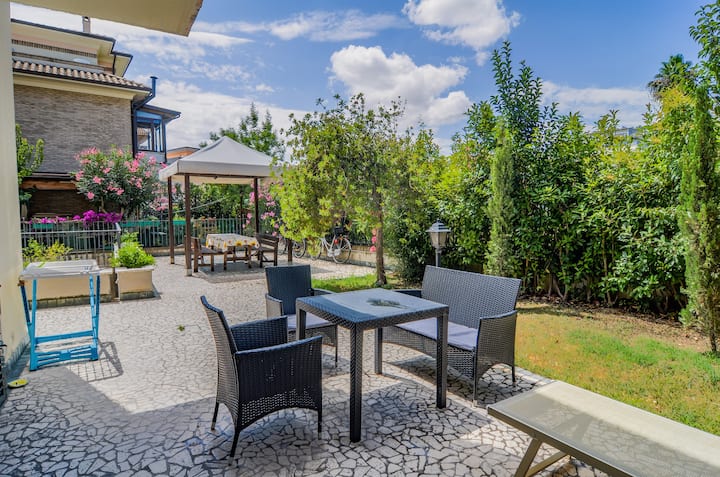 "Vittoria" Al Mare In Relax Ed Il Cane In Giardino - San Benedetto del Tronto