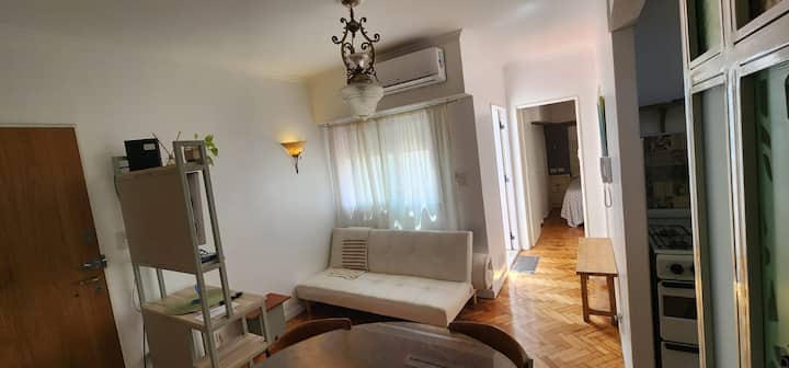 Hermoso Departamento Con Balcón En Montserrat - Buenos Aires