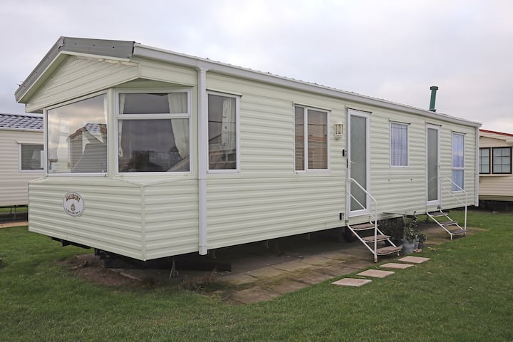Comfortable 2 Bed Caravan - Towyn