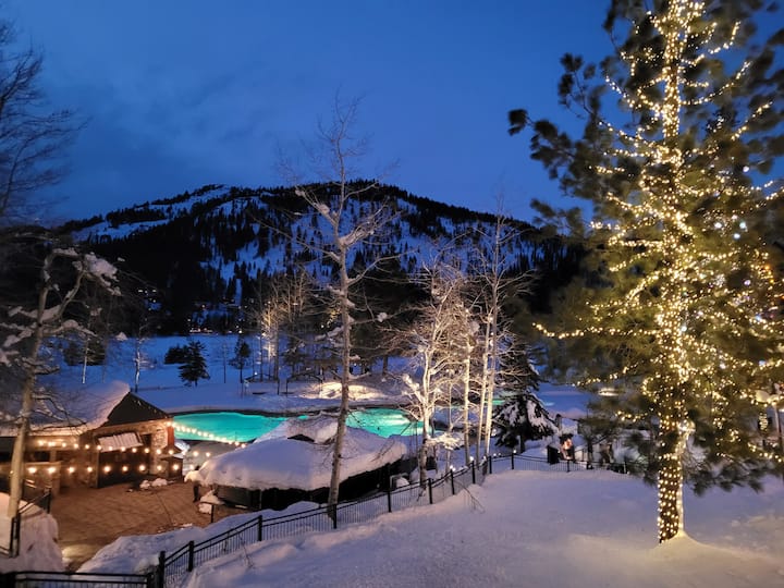 Carey's Slopeside 2 Bd 2 Bth 400 Resort Rd - Tahoe City, CA