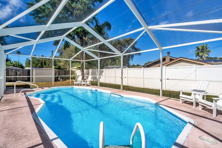 Warm & Inviting Pool Home 5 Miles To The Beach! - Clearwater, FL
