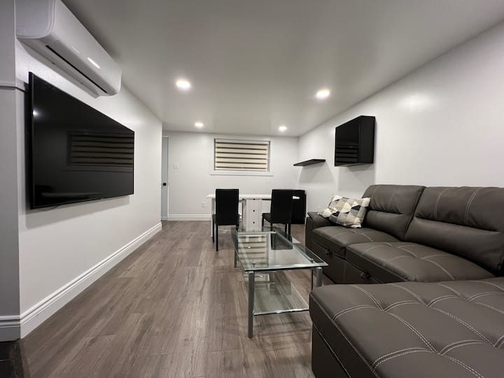 Modern 1-bedroom Appartement - Montreal
