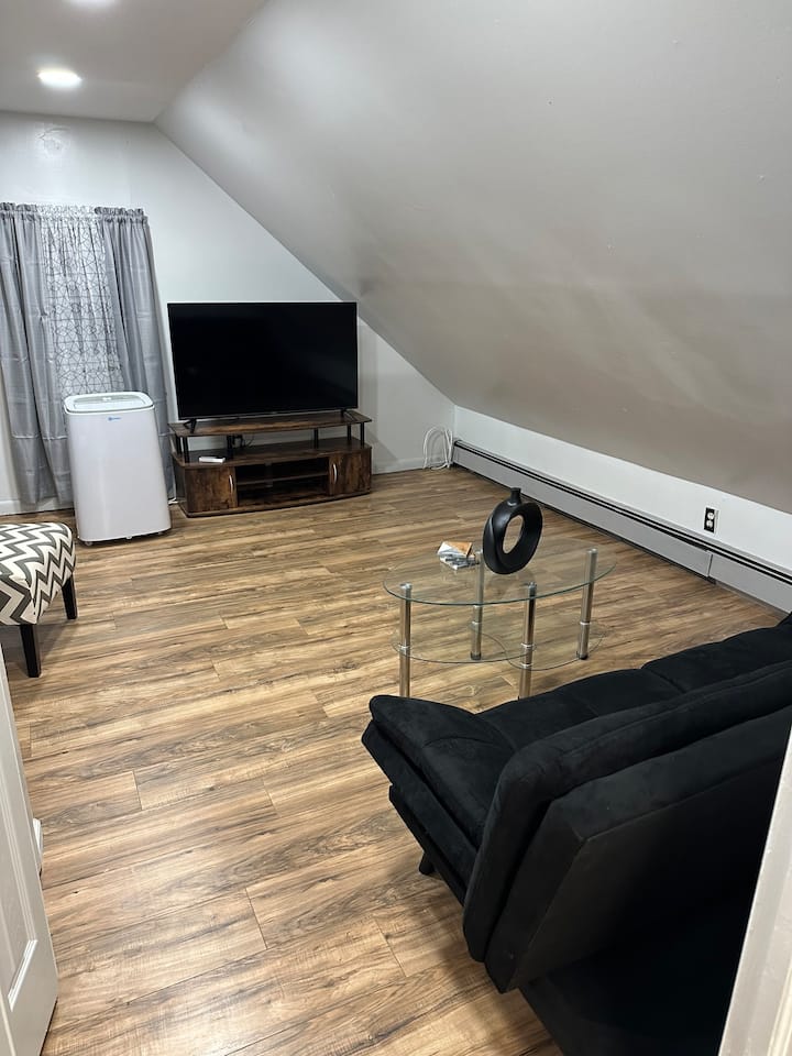Cozy Attic By The River - Clifton