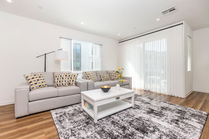 Private Bedroom With Bathroom Central Location - Costa Mesa, CA
