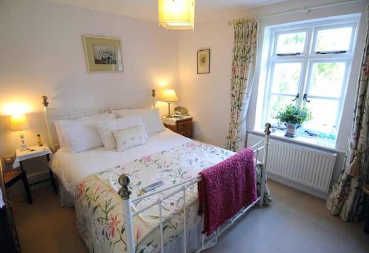 Private Room With Own Sitting Room In A B&b - Dorking