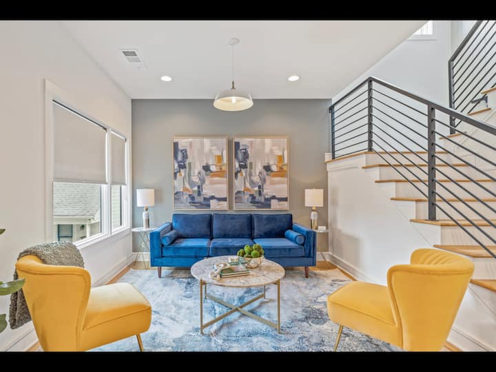 New Modern Town-home With Rooftop/ City Views - Atlanta, GA