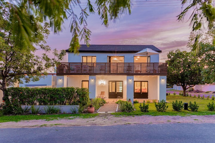 Stylish Villa, Walk To Beach, Views, Indoor Braai - Hermanus