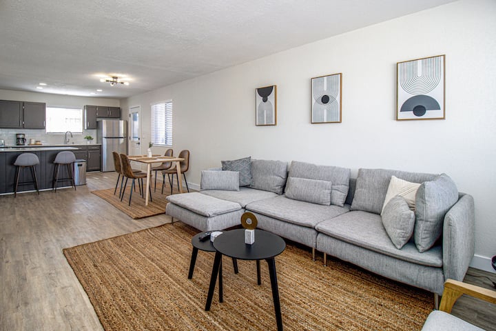 Modern Cozy Desert Escape - Mesa, AZ