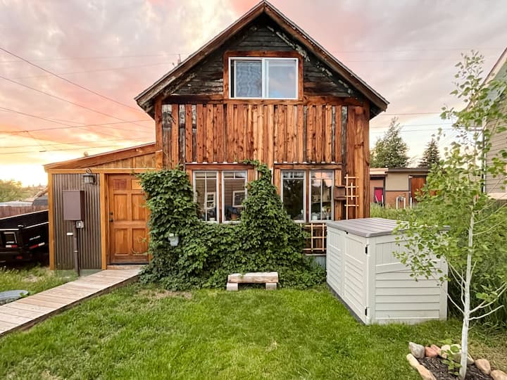 Taos Junction: A Remodeled 1880s Leadville Cabin - Leadville, CO