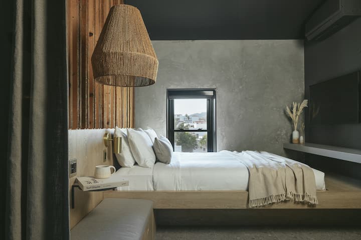 Queen-sized Room, Heart Of Downtown Sb, City Views - Santa Barbara, CA