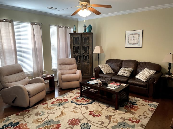 Cozy 2 Br/2 Ba 1st Story Condo <4 Miles To Campus - Oxford, MS