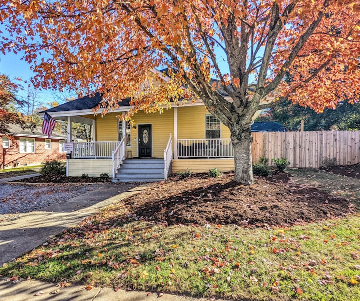 Bearcat Bungalow Located In The Heart Of Downtown. - Hendersonville, NC