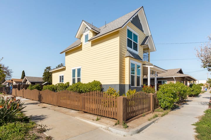 Sunny Victorian In National City - San Diego, CA