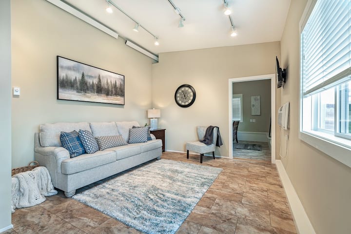 1 Bedroom Apartment With A View~ - Spearfish, SD