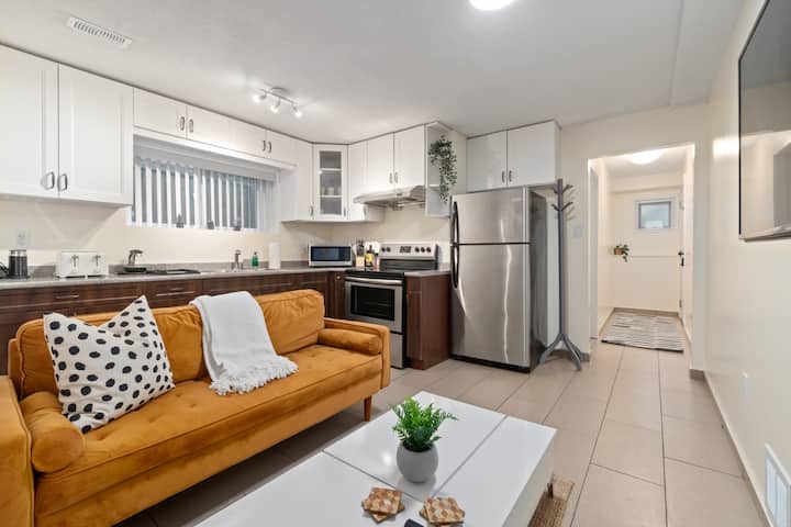 Free Parking/downstairs 2 Bed Suite/nespresso/4ppl - Vancouver