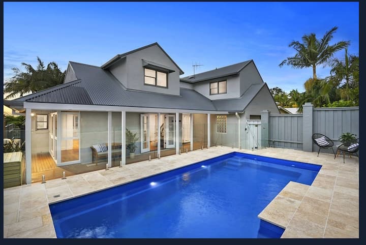 Beach House Stunner. Sleeps 13. Walk To Beach. - Port Macquarie