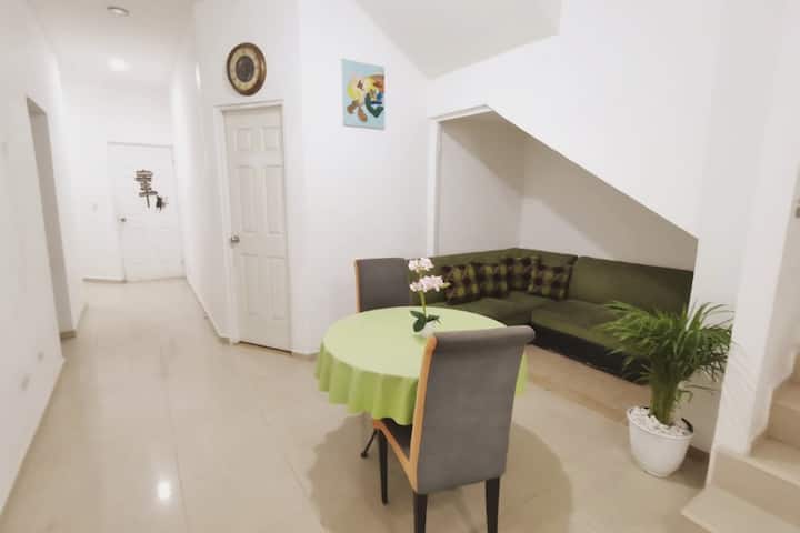 Habitación Privada Cerca Del Estadio Bbva - Berlín - Guadalupe, Mexico