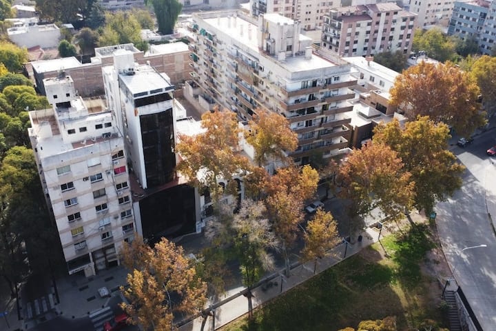 ¡Duplex Amplio Y Luminoso Frente Al Parque Cívico! - Mendoza