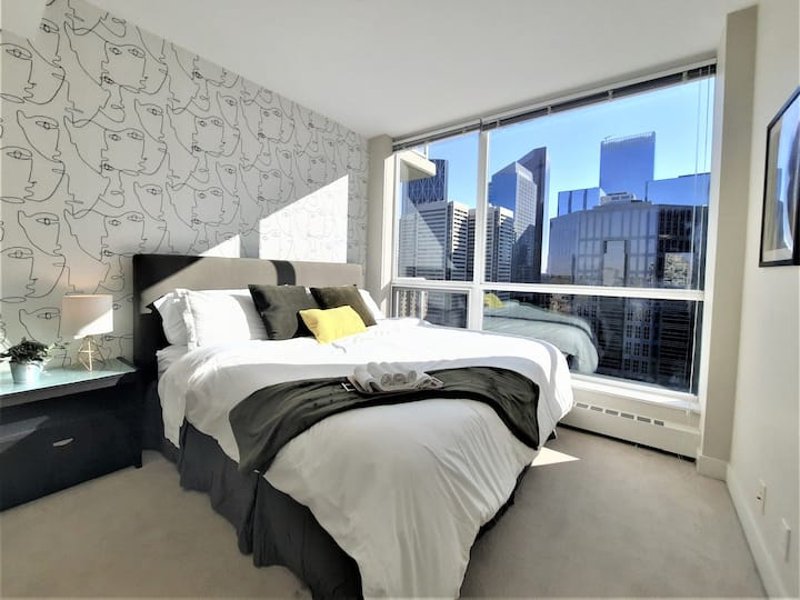 Luxury Condo By River W/city Views - Calgary