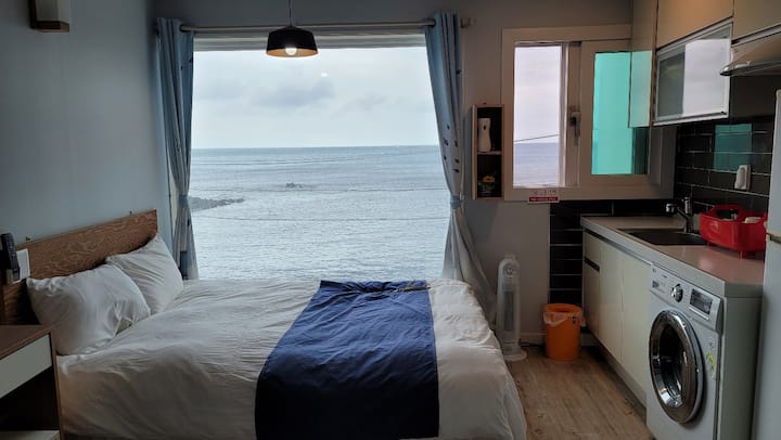 7.8km From The The Airport! Wide Window Oceanview! - Jeju-si