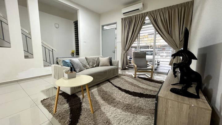 Comfy Seremban Home Near Highway - Seremban