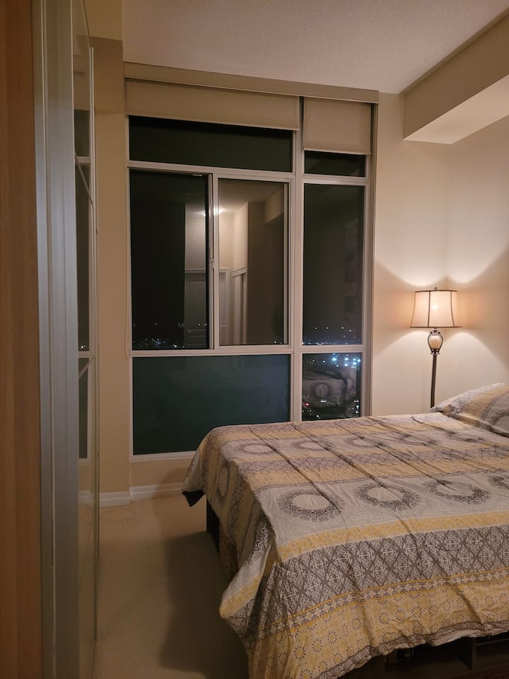 One Bedroom Downtown Mississauga - Mississauga