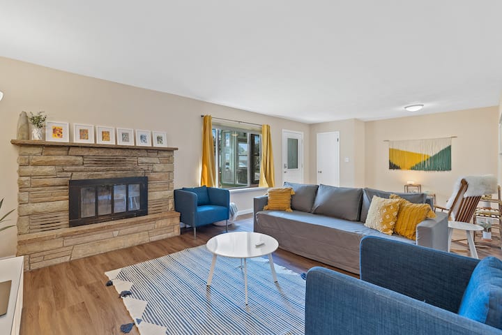 Modern Home, 3 Bd 2 Ba, With Private Back Yard - Flagstaff, AZ